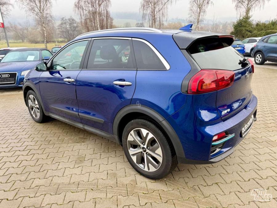 Blue Kia Niro 2021 in Kaunas, with an engine capacity of 0.00 L and mileage of 61 thousand km for 21678 €, photo 6 on AUTOMOTO.COM.LV