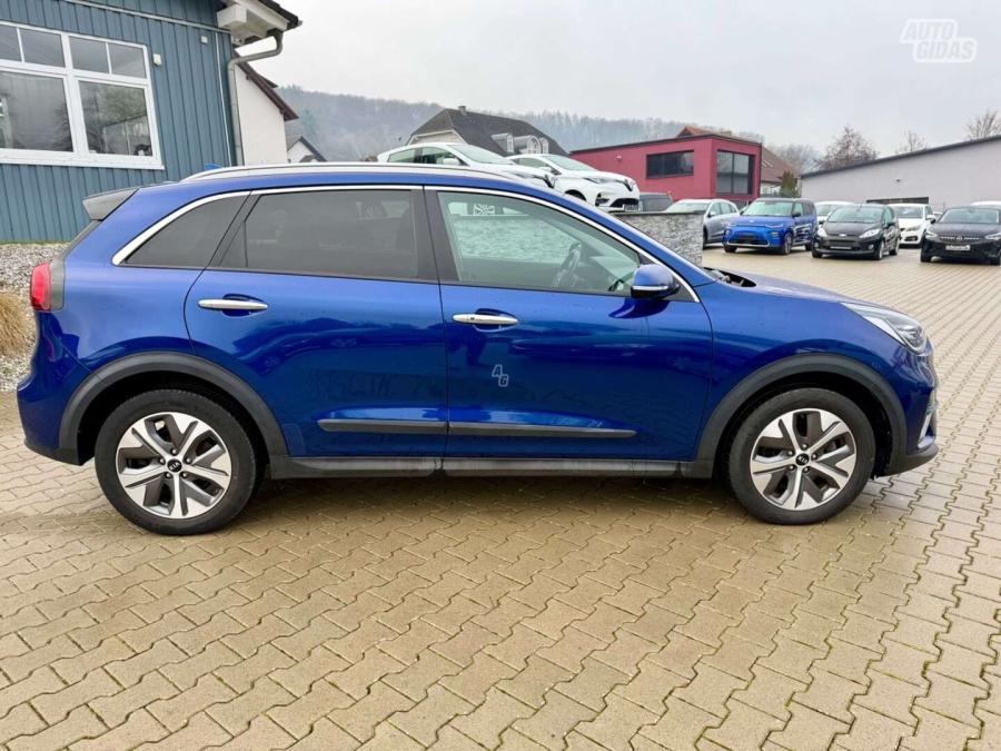 Blue Kia Niro 2021 in Kaunas, with an engine capacity of 0.00 L and mileage of 61 thousand km for 21678 €, photo 8 on AUTOMOTO.COM.LV