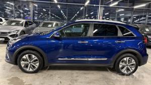 Blue Kia Niro 2021 in Riga, with an engine capacity of 1.60 L and mileage of 120 thousand km for 17900 €, photo 2 on AUTOMOTO.COM.LV