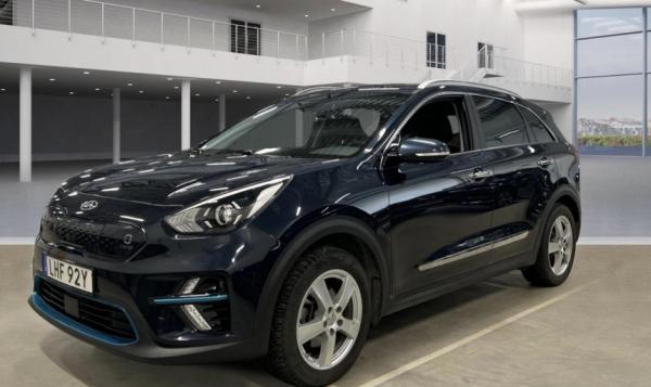Blue Kia Niro 2021 in Riga, with an engine capacity of 0.00 L and mileage of 87 thousand km for 19900 €, photo 1 on AUTOMOTO.COM.LV