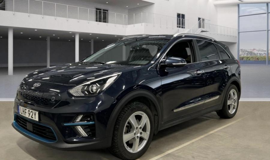 Blue Kia Niro 2021 in Riga, with an engine capacity of 0.00 L and mileage of 87 thousand km for 19900 €, photo 1 on AUTOMOTO.COM.LV