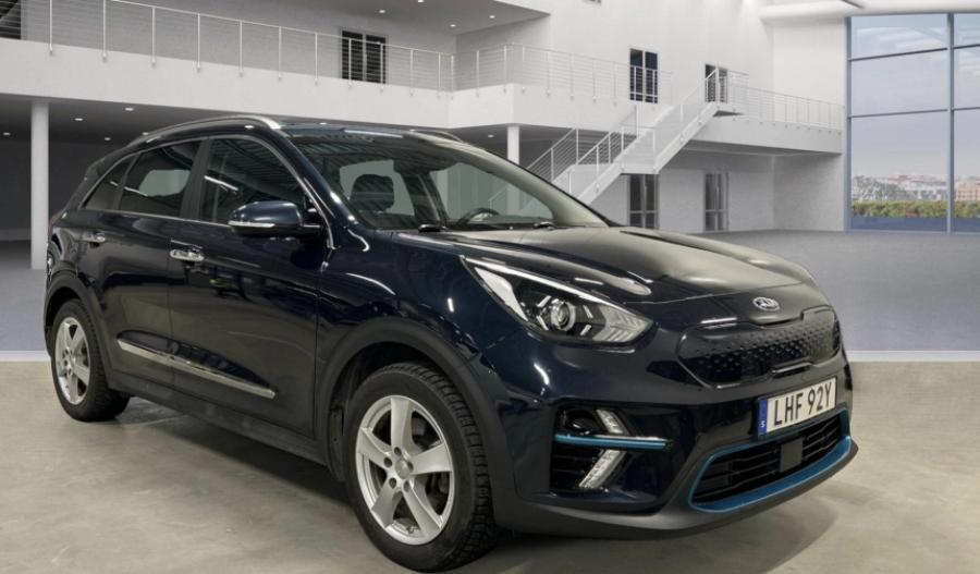 Blue Kia Niro 2021 in Riga, with an engine capacity of 0.00 L and mileage of 87 thousand km for 19900 €, photo 4 on AUTOMOTO.COM.LV