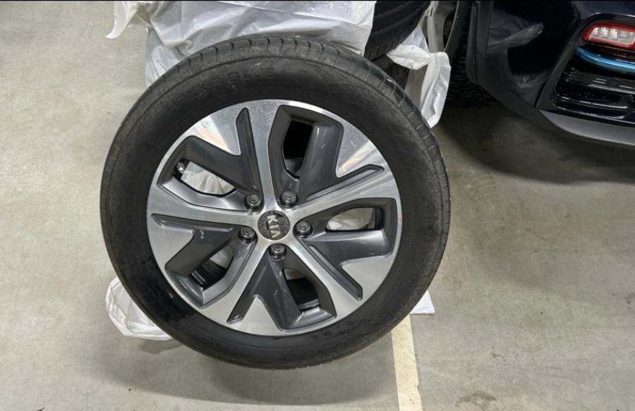 Blue Kia Niro 2021 in Riga, with an engine capacity of 0.00 L and mileage of 87 thousand km for 19900 €, photo 15 on AUTOMOTO.COM.LV