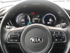 Blue Kia Niro 2021 in Riga, with an engine capacity of 0.00 L and mileage of 87 thousand km for 19900 €, photo 19 on AUTOMOTO.COM.LV