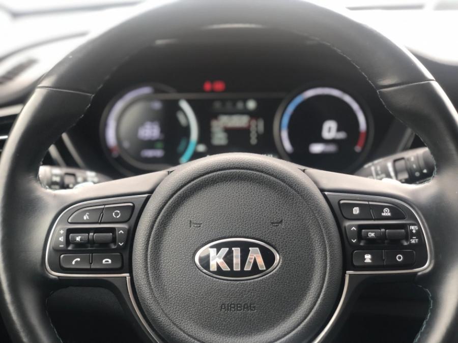 Blue Kia Niro 2021 in Riga, with an engine capacity of 0.00 L and mileage of 87 thousand km for 19900 €, photo 19 on AUTOMOTO.COM.LV