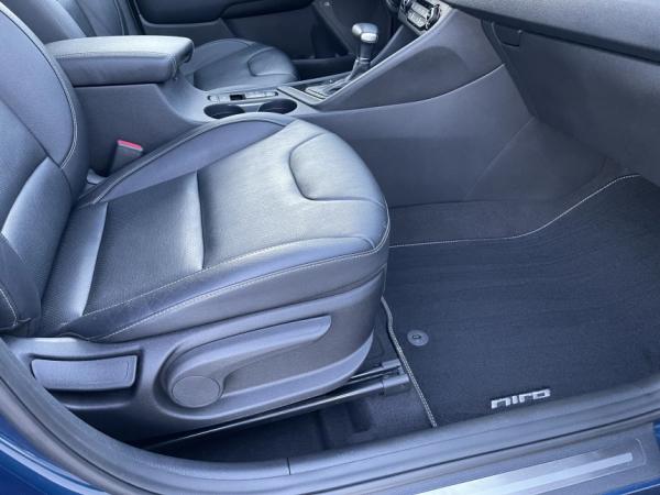 Синий Киа Niro 2021 в Рига, объемом двигателя 1.60 л и пробегом 97 тыс. км за 22500 €, фото 7 на AUTOMOTO.COM.LV