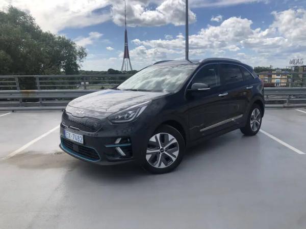 Синий Киа Niro 2022 в Рига, объемом двигателя 0.00 л и пробегом 26 тыс. км за 24900 €, фото 1 на AUTOMOTO.COM.LV