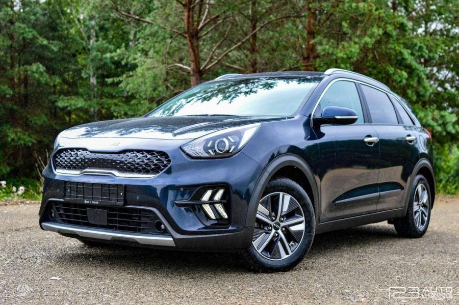 Blue Kia Niro 2022 in Kretinga, with an engine capacity of 1.60 L and mileage of 32 thousand km for 19788 €, photo 1 on AUTOMOTO.COM.LV