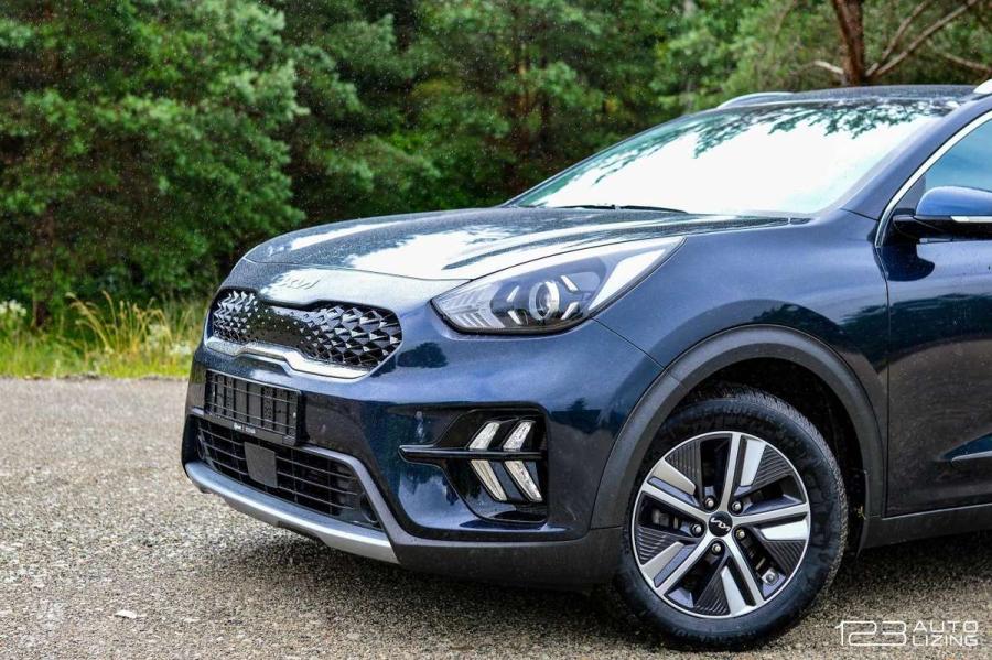 Blue Kia Niro 2022 in Kretinga, with an engine capacity of 1.60 L and mileage of 32 thousand km for 19788 €, photo 4 on AUTOMOTO.COM.LV
