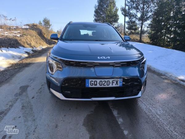 Blue Kia Niro 2023 in Vilnius, with an engine capacity of 0.00 L and mileage of 55 thousand km for 22000 €, photo 2 on AUTOMOTO.COM.LV
