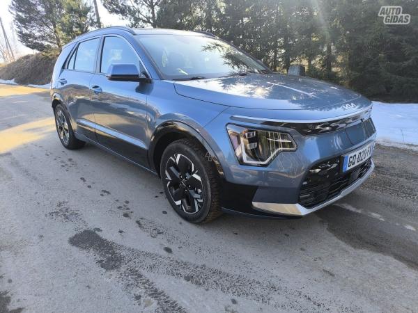 Blue Kia Niro 2023 in Vilnius, with an engine capacity of 0.00 L and mileage of 55 thousand km for 22000 €, photo 3 on AUTOMOTO.COM.LV