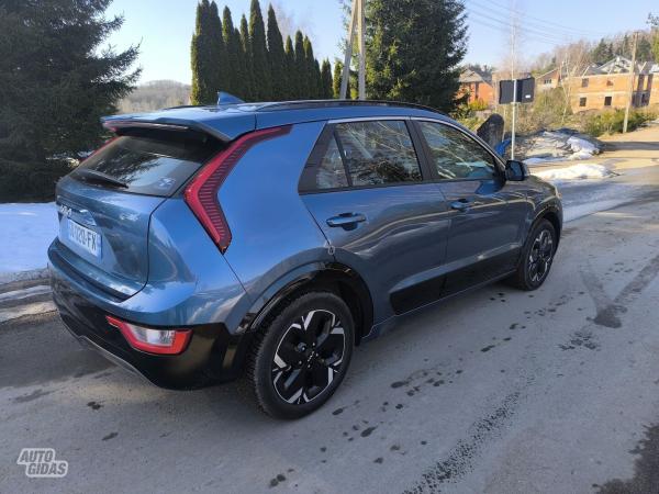 Blue Kia Niro 2023 in Vilnius, with an engine capacity of 0.00 L and mileage of 55 thousand km for 22000 €, photo 5 on AUTOMOTO.COM.LV