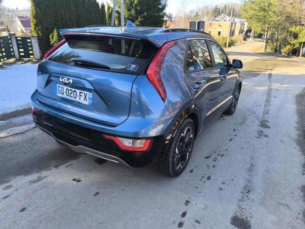 Blue Kia Niro 2023 in Vilnius, with an engine capacity of 0.00 L and mileage of 55 thousand km for 22000 €, photo 6 on AUTOMOTO.COM.LV