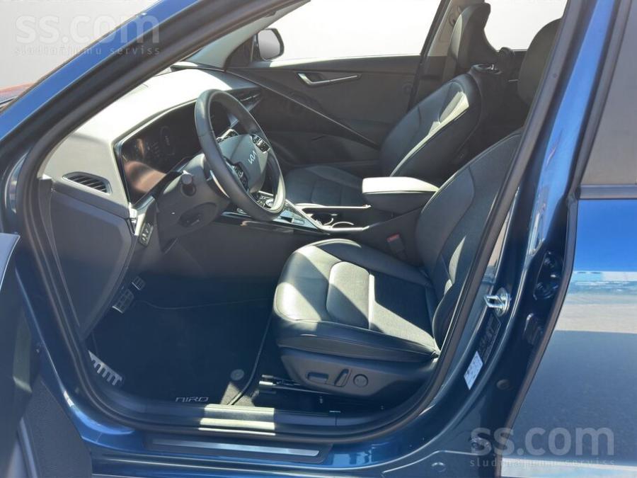 Синий Киа Niro 2023 в Рига, объемом двигателя 0.00 л и пробегом 18 тыс. км за 30990 €, фото 10 на AUTOMOTO.COM.LV