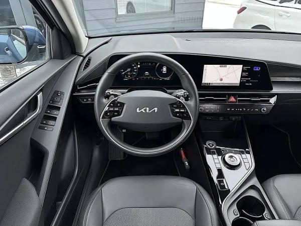 Blue Kia Niro 2023 in Jelgava, with an engine capacity of 0.00 L and mileage of 150 thousand km for 20000 €, photo 7 on AUTOMOTO.COM.LV