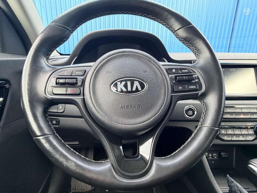 Zils Kia Niro 2017 Kauņa, ar dzinēja tilpumu 1.58 L un nobraukumu 89 tūkst. km par 13500 €, foto 13 vietnē AUTOMOTO.COM.LV