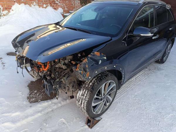 Zils Kia Niro 2018 Kauņa, ar dzinēja tilpumu 0.00 L un nobraukumu 128 tūkst. km par 2900 €, foto 2 vietnē AUTOMOTO.COM.LV