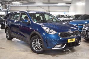 Blue Kia Niro 2019 in Riga, with an engine capacity of 1.60 L and mileage of 177 thousand km for 13500 €, photo 1 on AUTOMOTO.COM.LV