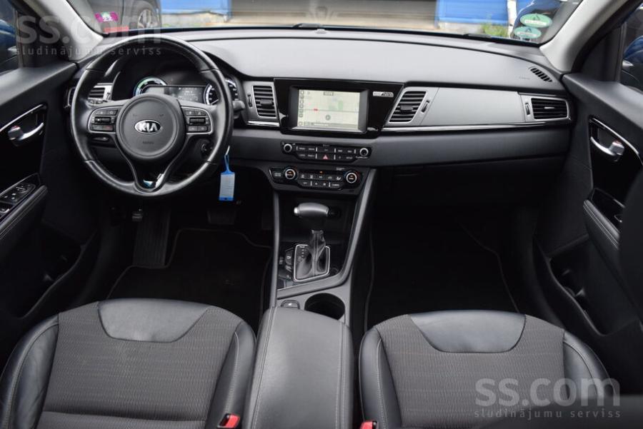 Blue Kia Niro 2019 in Riga, with an engine capacity of 1.60 L and mileage of 177 thousand km for 13500 €, photo 5 on AUTOMOTO.COM.LV