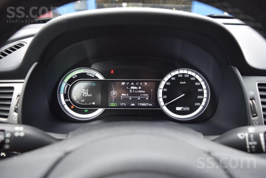 Blue Kia Niro 2019 in Riga, with an engine capacity of 1.60 L and mileage of 177 thousand km for 13500 €, photo 8 on AUTOMOTO.COM.LV