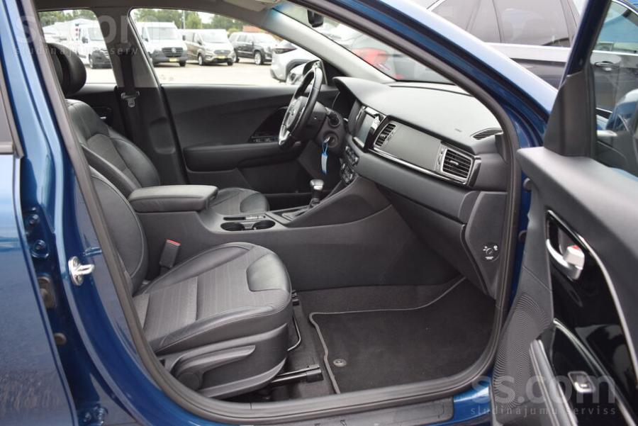 Blue Kia Niro 2019 in Riga, with an engine capacity of 1.60 L and mileage of 177 thousand km for 13500 €, photo 11 on AUTOMOTO.COM.LV