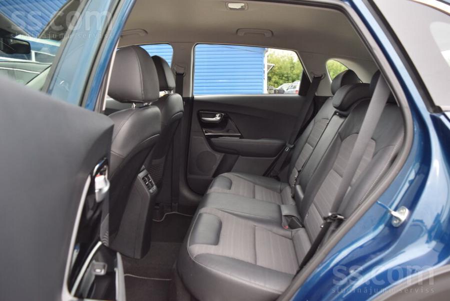 Blue Kia Niro 2019 in Riga, with an engine capacity of 1.60 L and mileage of 177 thousand km for 13500 €, photo 12 on AUTOMOTO.COM.LV