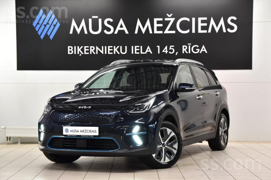 Blue Kia Niro 2021 in Riga, with an engine capacity of 1.60 L and mileage of 76 thousand km for 25490 €, photo 1 on AUTOMOTO.COM.LV