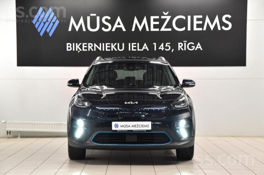 Blue Kia Niro 2021 in Riga, with an engine capacity of 1.60 L and mileage of 76 thousand km for 25490 €, photo 3 on AUTOMOTO.COM.LV