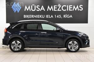 Blue Kia Niro 2021 in Riga, with an engine capacity of 1.60 L and mileage of 76 thousand km for 25490 €, photo 5 on AUTOMOTO.COM.LV