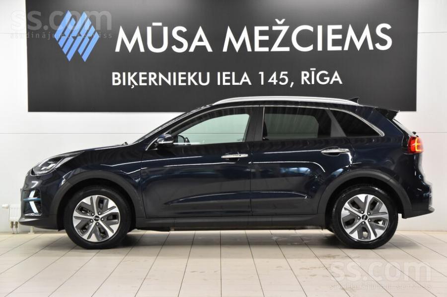 Blue Kia Niro 2021 in Riga, with an engine capacity of 1.60 L and mileage of 76 thousand km for 25490 €, photo 6 on AUTOMOTO.COM.LV