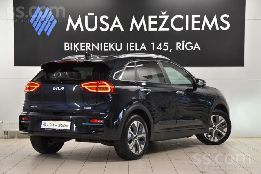 Blue Kia Niro 2021 in Riga, with an engine capacity of 1.60 L and mileage of 76 thousand km for 25490 €, photo 7 on AUTOMOTO.COM.LV