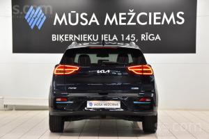 Blue Kia Niro 2021 in Riga, with an engine capacity of 1.60 L and mileage of 76 thousand km for 25490 €, photo 8 on AUTOMOTO.COM.LV