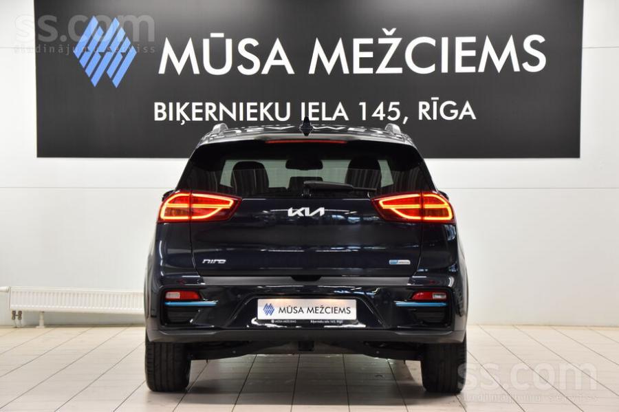 Blue Kia Niro 2021 in Riga, with an engine capacity of 1.60 L and mileage of 76 thousand km for 25490 €, photo 8 on AUTOMOTO.COM.LV