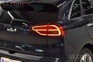 Blue Kia Niro 2021 in Riga, with an engine capacity of 1.60 L and mileage of 76 thousand km for 25490 €, photo 10 on AUTOMOTO.COM.LV
