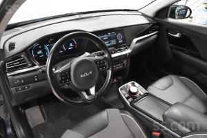 Blue Kia Niro 2021 in Riga, with an engine capacity of 1.60 L and mileage of 76 thousand km for 25490 €, photo 13 on AUTOMOTO.COM.LV