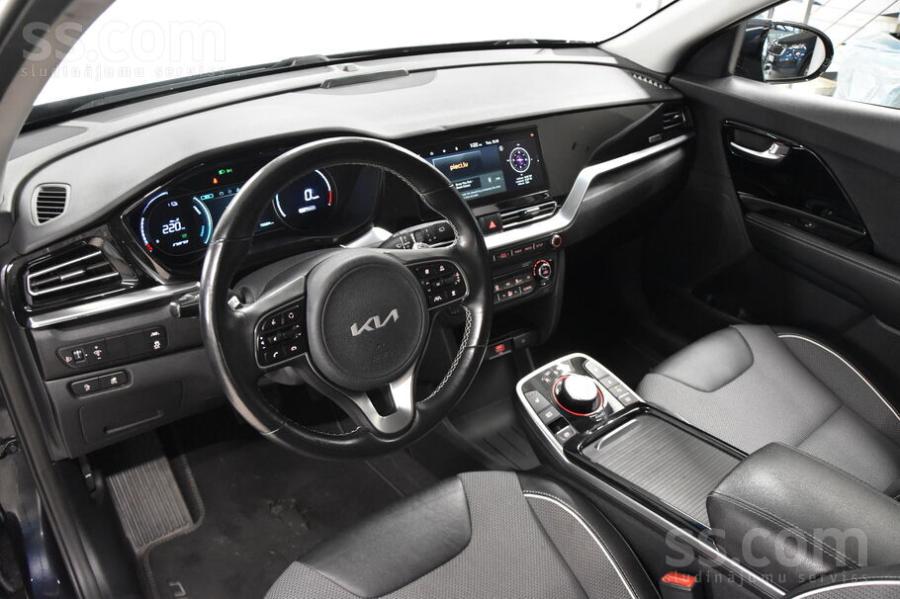 Blue Kia Niro 2021 in Riga, with an engine capacity of 1.60 L and mileage of 76 thousand km for 25490 €, photo 13 on AUTOMOTO.COM.LV
