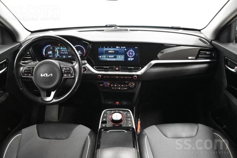 Blue Kia Niro 2021 in Riga, with an engine capacity of 1.60 L and mileage of 76 thousand km for 25490 €, photo 14 on AUTOMOTO.COM.LV