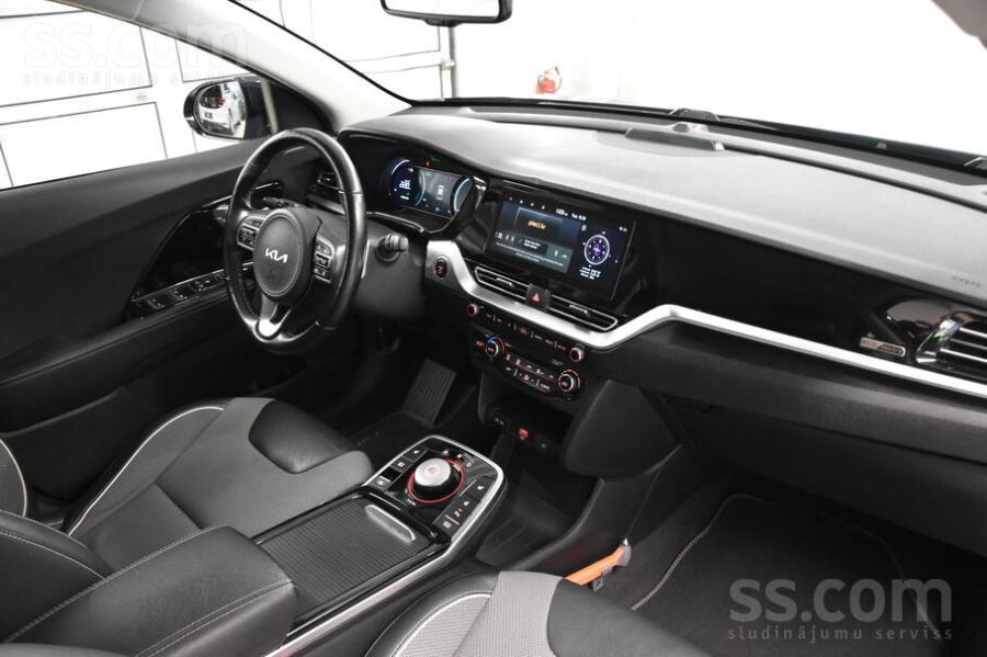 Blue Kia Niro 2021 in Riga, with an engine capacity of 1.60 L and mileage of 76 thousand km for 25490 €, photo 15 on AUTOMOTO.COM.LV