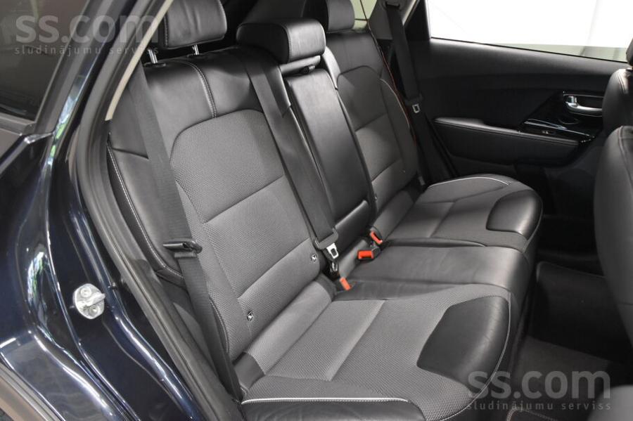 Blue Kia Niro 2021 in Riga, with an engine capacity of 1.60 L and mileage of 76 thousand km for 25490 €, photo 17 on AUTOMOTO.COM.LV