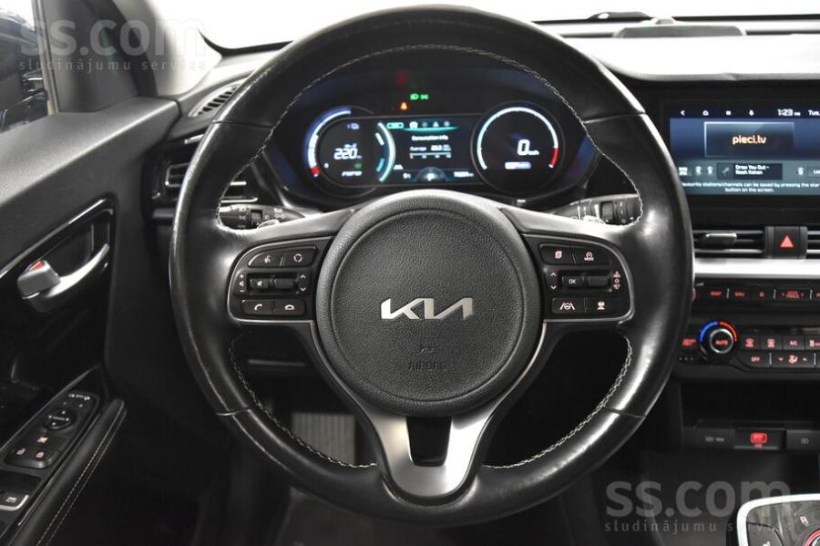 Blue Kia Niro 2021 in Riga, with an engine capacity of 1.60 L and mileage of 76 thousand km for 25490 €, photo 25 on AUTOMOTO.COM.LV