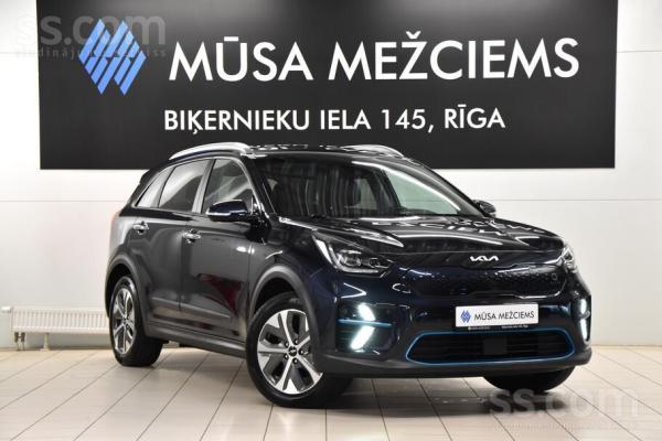 Blue Kia Niro 2021 in Riga, with an engine capacity of 1.60 L and mileage of 76 thousand km for 25490 €, photo 4 on AUTOMOTO.COM.LV