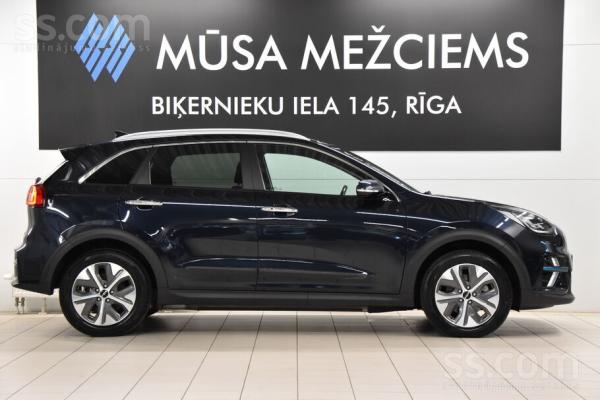 Blue Kia Niro 2021 in Riga, with an engine capacity of 1.60 L and mileage of 76 thousand km for 25490 €, photo 5 on AUTOMOTO.COM.LV