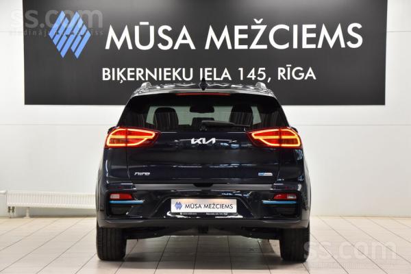 Blue Kia Niro 2021 in Riga, with an engine capacity of 1.60 L and mileage of 76 thousand km for 25490 €, photo 8 on AUTOMOTO.COM.LV