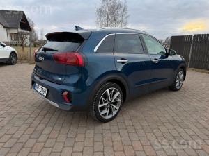Blue Kia Niro 2022 in Riga, with an engine capacity of 1.60 L and mileage of 64 thousand km for 17500 €, photo 3 on AUTOMOTO.COM.LV
