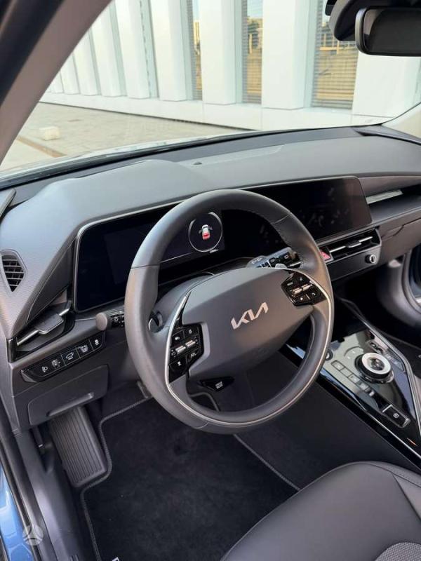 Blue Kia Niro 2024 in Vilnius, with an engine capacity of 1.60 L and mileage of 23 thousand km for 24990 €, photo 4 on AUTOMOTO.COM.LV