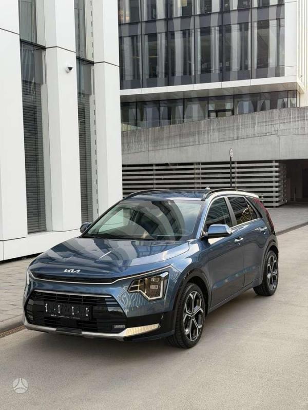 Blue Kia Niro 2024 in Vilnius, with an engine capacity of 1.60 L and mileage of 23 thousand km for 24990 €, photo 5 on AUTOMOTO.COM.LV
