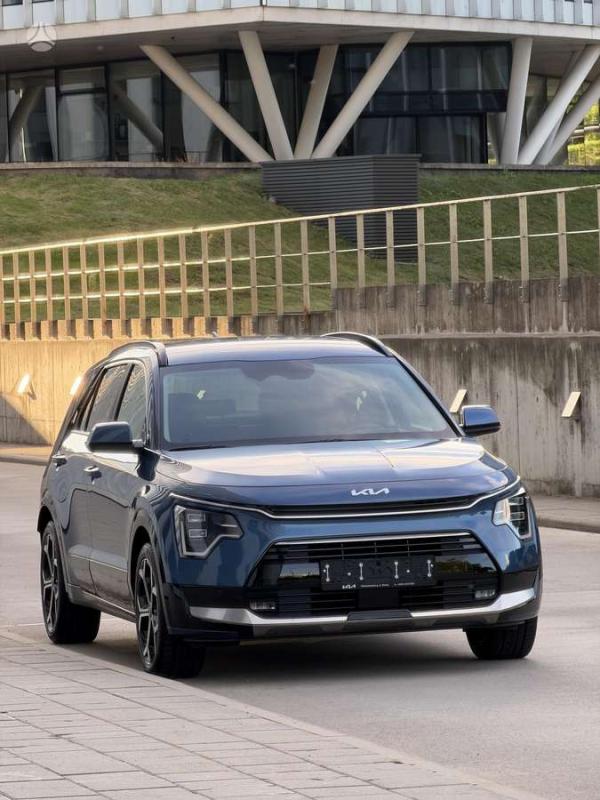 Blue Kia Niro 2024 in Vilnius, with an engine capacity of 1.60 L and mileage of 23 thousand km for 24990 €, photo 8 on AUTOMOTO.COM.LV