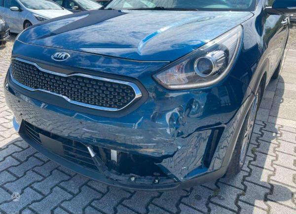 Blue Kia Niro 2017 in Vilkaviskis, with an engine capacity of 1.60 L and mileage of 82 thousand km for 11300 €, photo 10 on AUTOMOTO.COM.LV