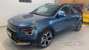 Zils Kia Niro 2025 Narva, ar dzinēja tilpumu 1.60 L un nobraukumu 8 tūkst. km par 30000 €, foto  vietnē AUTOMOTO.COM.LV