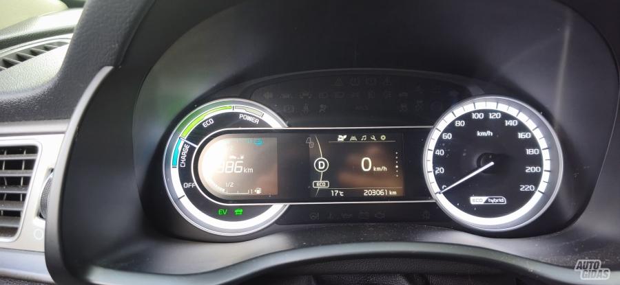 Brown Kia Niro 2017 in Vilnius, with an engine capacity of 1.60 L and mileage of 203 thousand km for 10000 €, photo 3 on AUTOMOTO.COM.LV